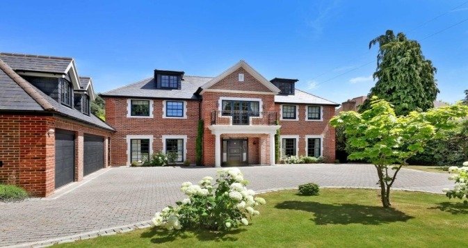 Luxury House Builders Redefining High-End Living Through Bespoke Design